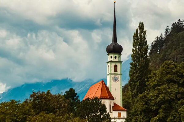 Pettnau – Reiseziel in Tirol für den Winter- und Sommerurlaub